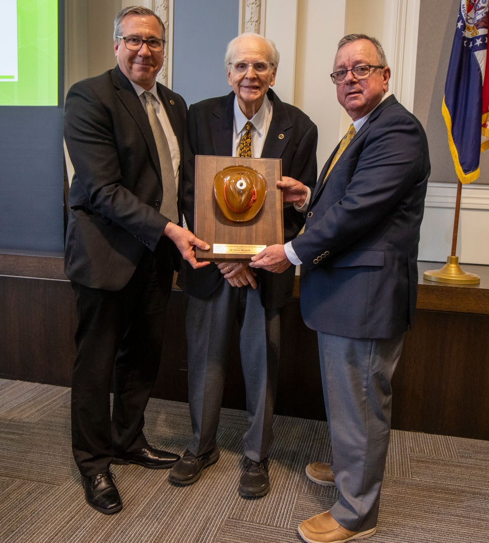Abner Womack Receives the Jay B. Dillingham Award for Agricultural ...
