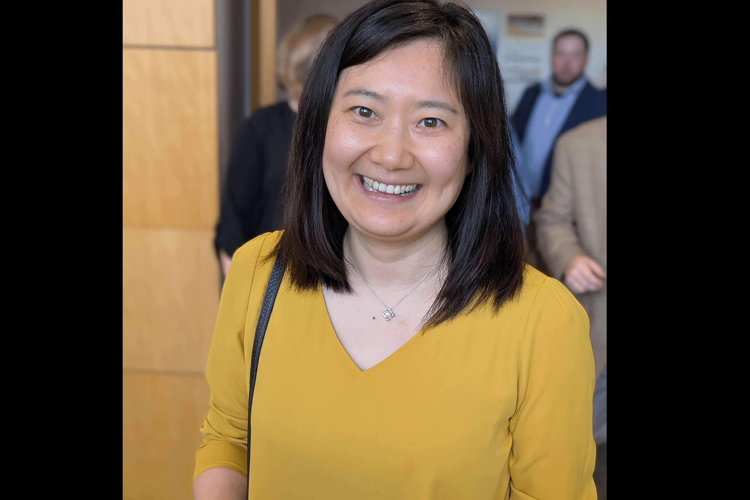 Shuangyu Xu receives 2025 Outstanding Mid-Career Teacher Award